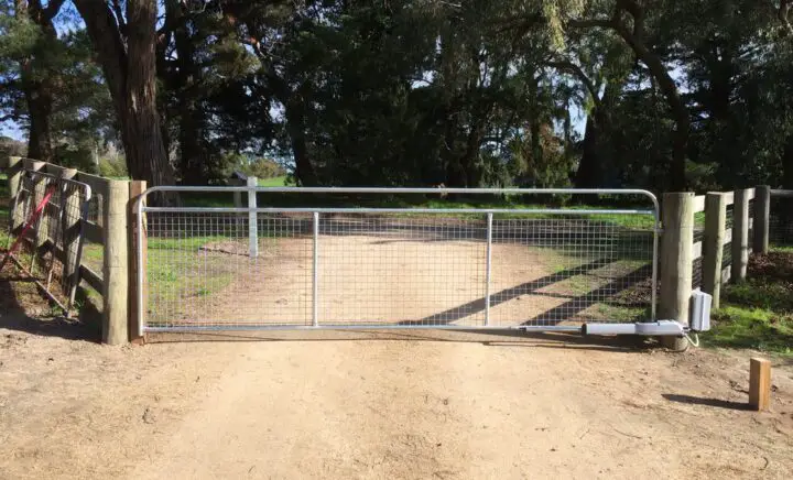 All The Advantages That Come From Automatic Farm Gate Openers