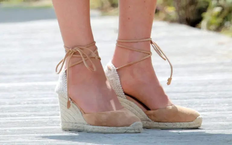 A Comparison Between Sandals and Other Footwear: Which is Better for ...