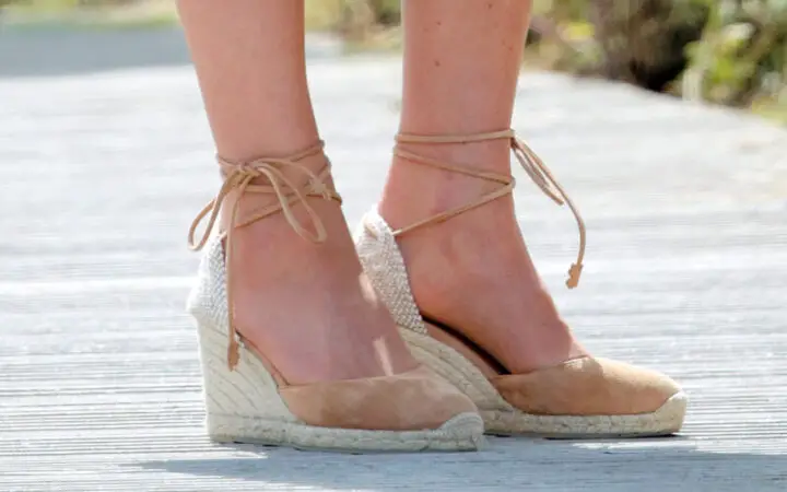 A Comparison Between Sandals and Other Footwear: Which is Better for ...