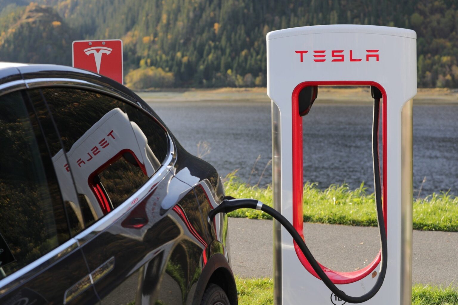 How do Tesla Batteries Work for Electric Cars?