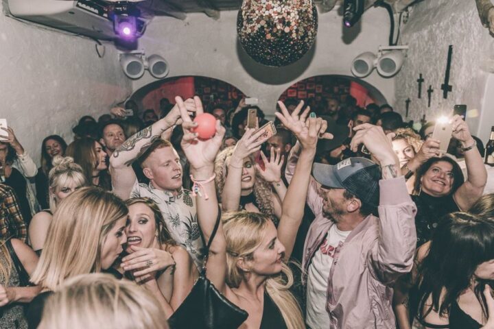 Tips to Organize a House Party in a Short Time