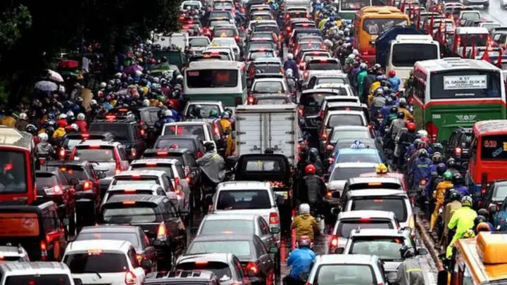 What are the Main Causes of Congestion in Big Cities?