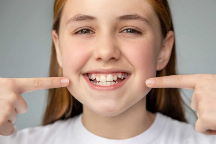 Suffering From Uneven Teeth? 4 Ways That You Can Straighten Them