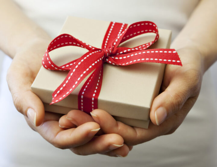 Simple Gift Giving Tips to Make Your Present Stand Out
